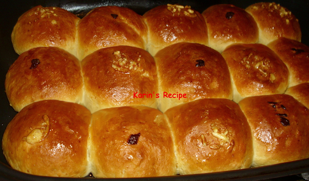 Karin's Recipe: Roti Sobek Isi (Stuffed Dinner Rolls)