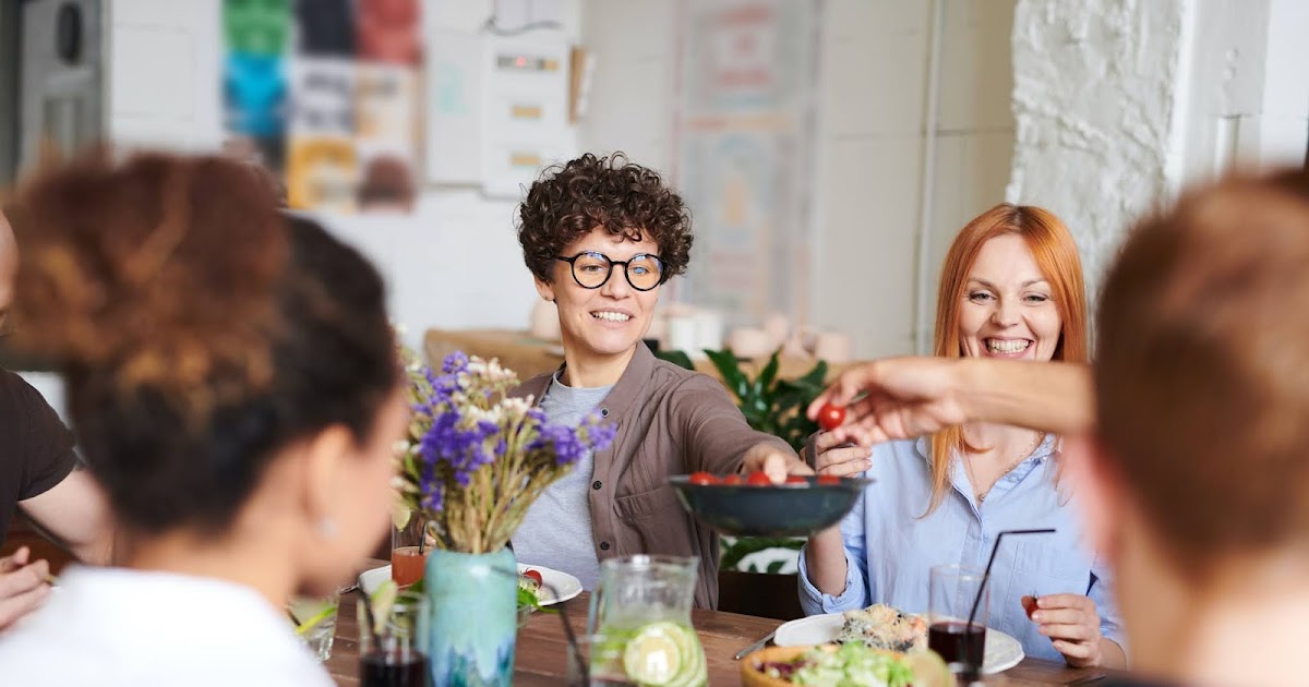 Benefits of Eating Together with Family and Friends.
