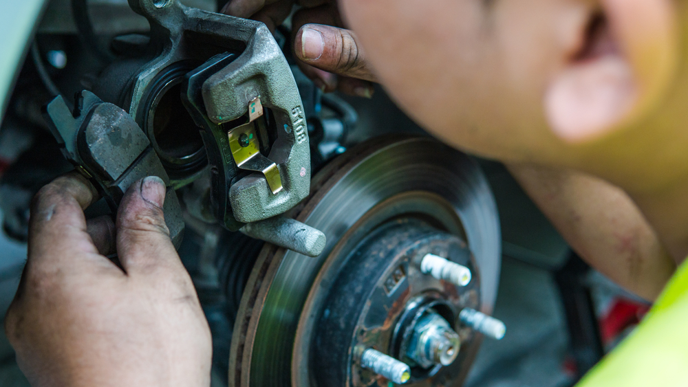 Brake Repair signs by professional auto expert - My Redecorate Things