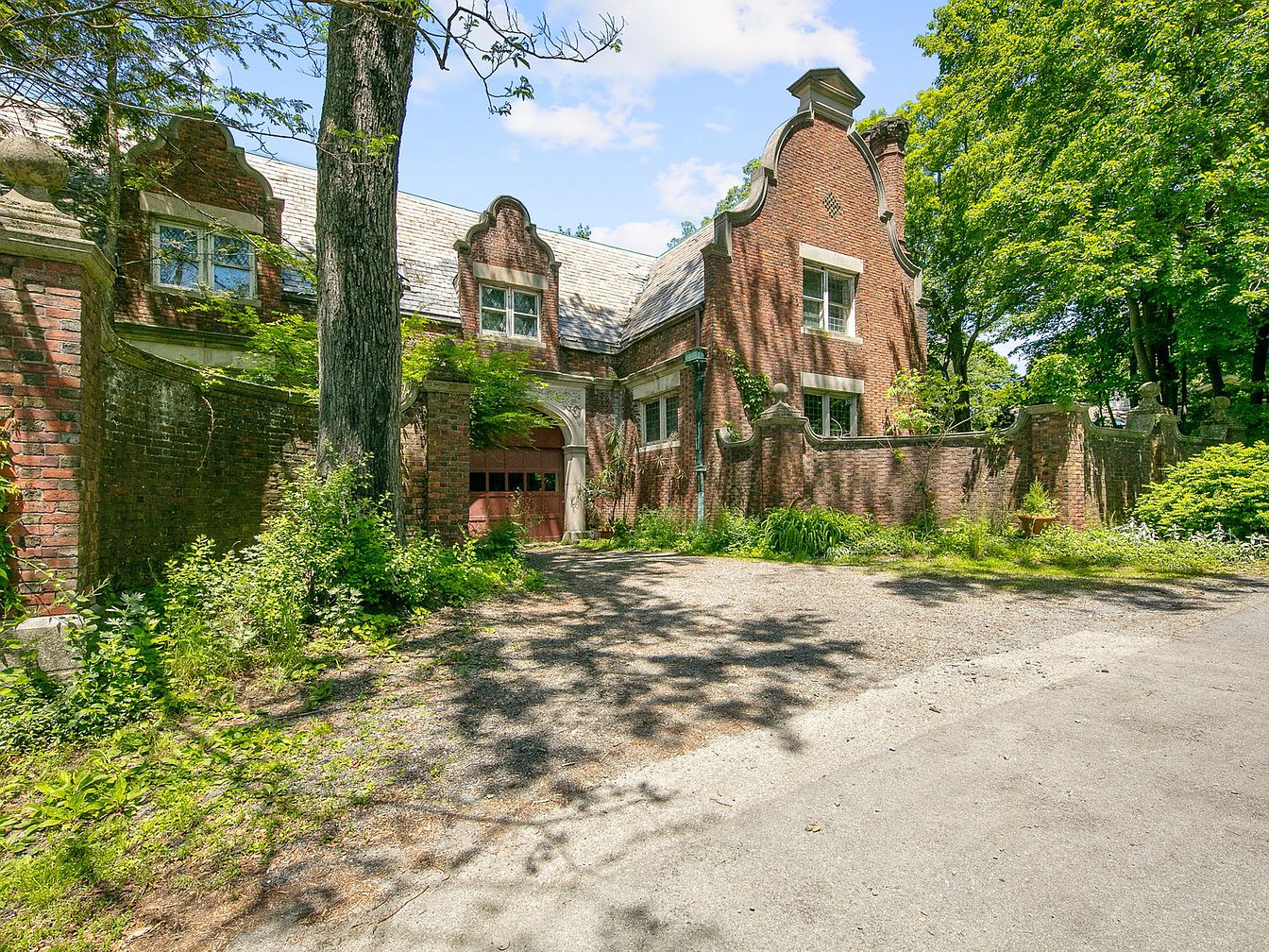 Sweet House Dreams: Henry V Poor Carriage House, 1880 Carriage House ...
