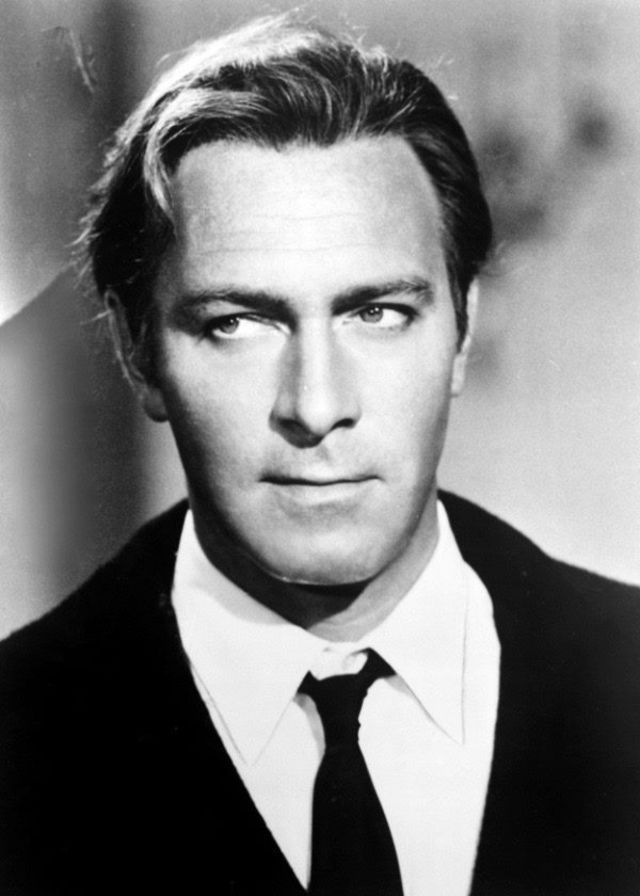20 Portraits of a Young and Handsome Christopher Plummer in the 1950s ...