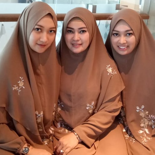 Lima Foto Irna Narulita Jadi Sorotan Netizen - anaberita.com