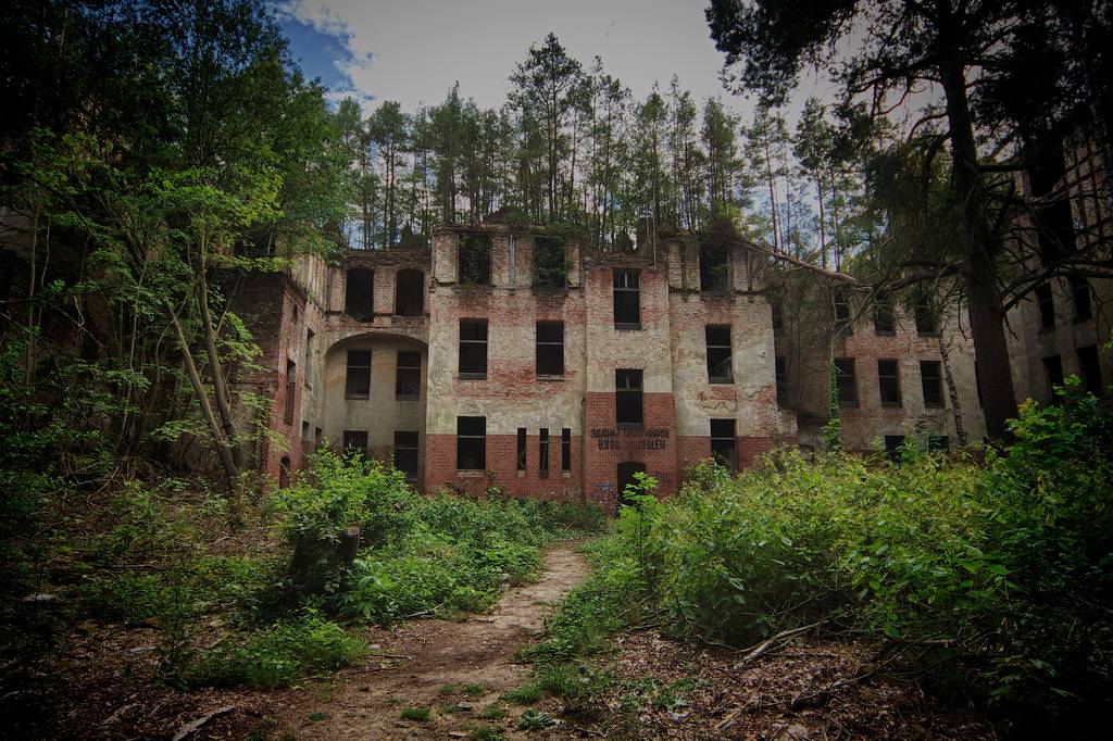 Hitler’s Hospital: The Eerie Remains of Beelitz Sanatorium ~ Kuriositas