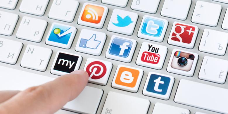 FIKOM UNTAR - KAPITA SELEKTA - 2016: MEDIA LAMA VS MEDIA BARU