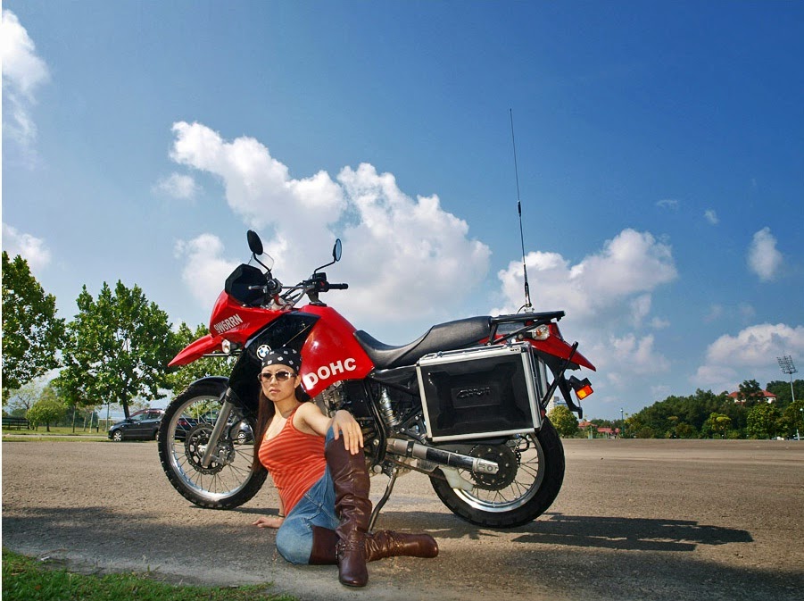 Ray Superbike: REVIEW: BMW GS1200- The 'Bring Me Women' Superbike