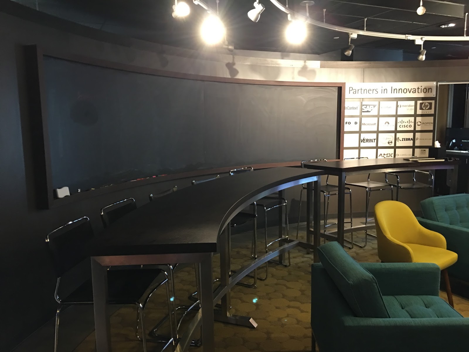 Hindsight : 1871 Team Visits Accenture Innovation Lab