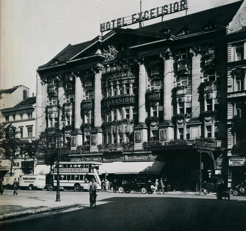 Street Scenes of Berlin During the 1920s Through Amazing Photos ...