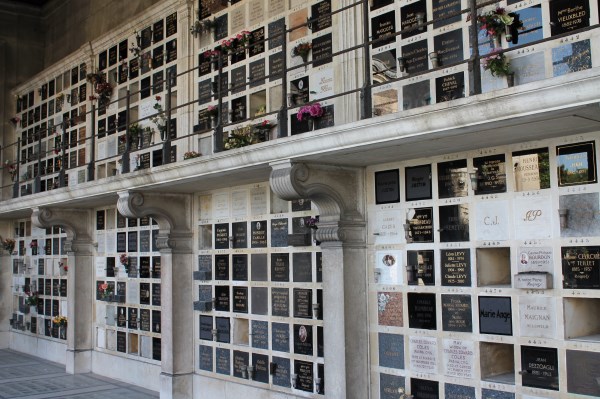 Dünyayı Keşfet: Paris Ünlüler Mezarlığı - Pére Lachaise