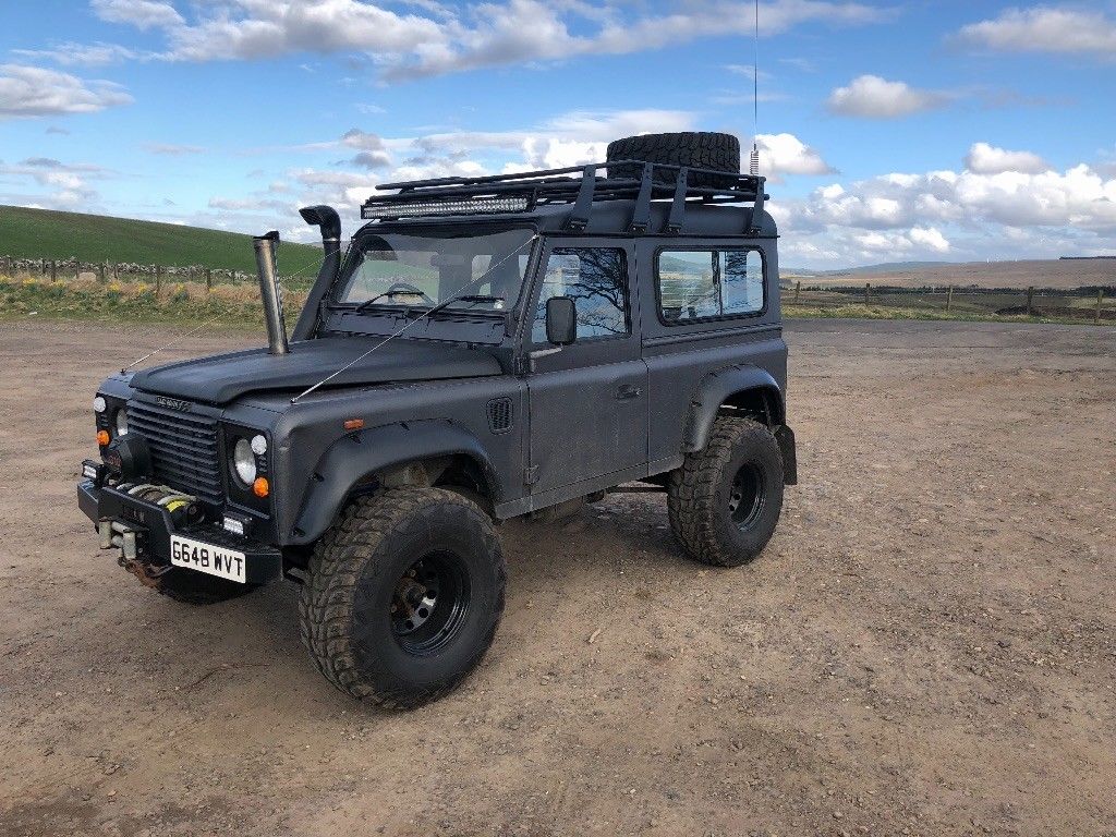 Landrover Defender: Landrover defender 90, galvy chassis, cummins engine