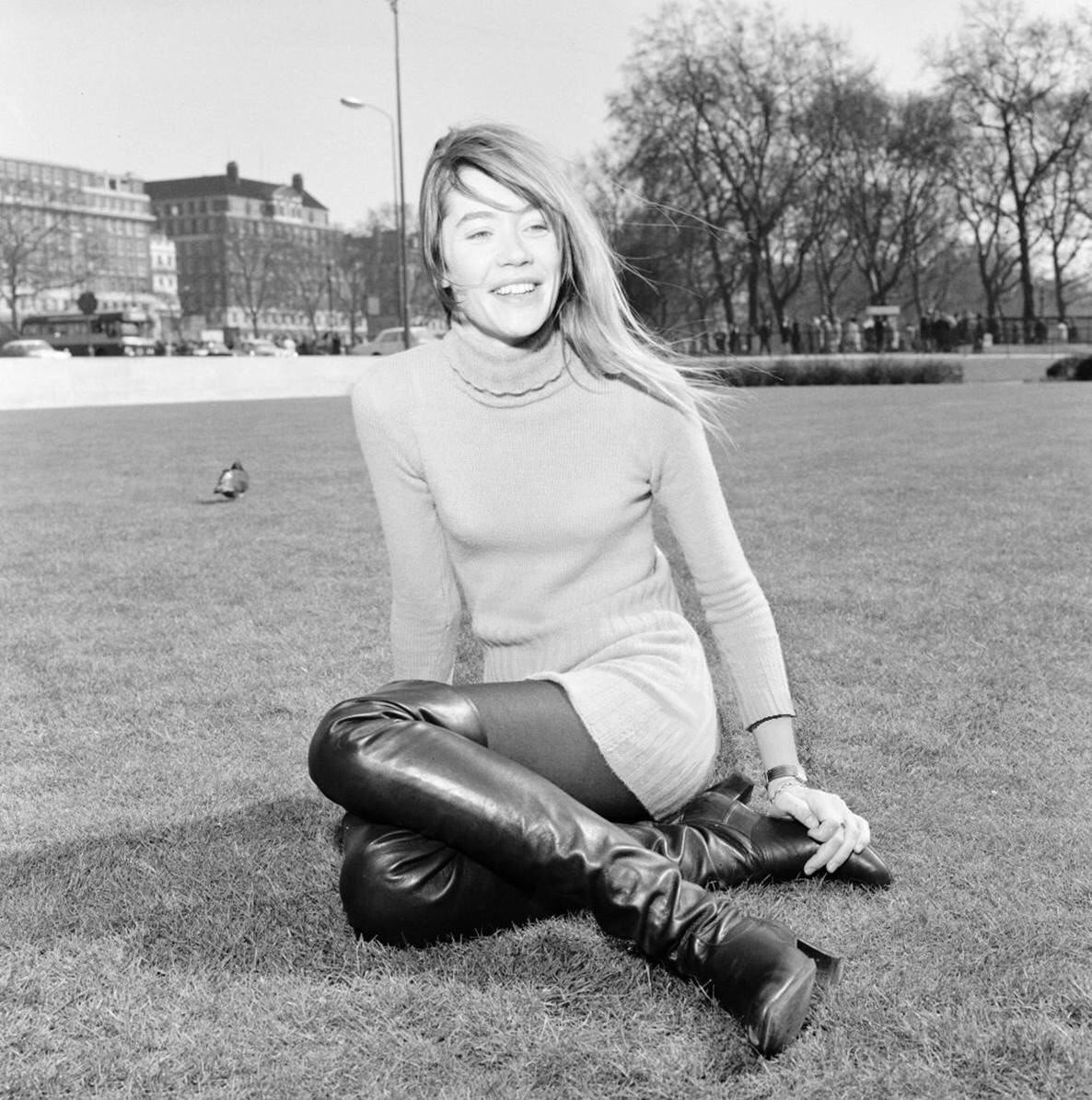 40 Fascinating Black and White Photographs of Françoise Hardy in London ...