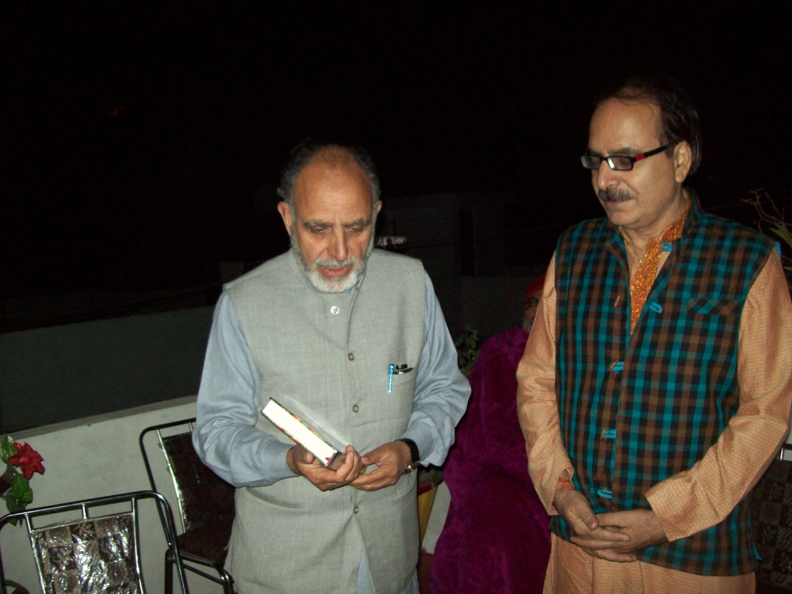 CHINAR SHADE : A BAITHAK ( SITTING ) DEDICATED TO THE MEMORY OF ...