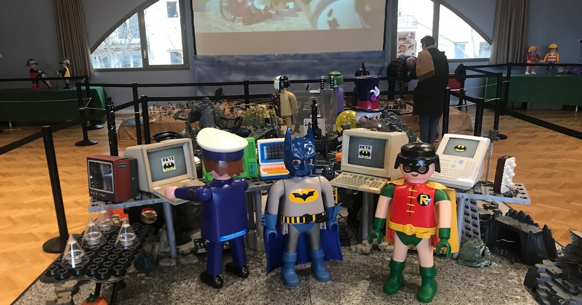 displayourfigures: Large scale Playmobil Batman figures display scene ...