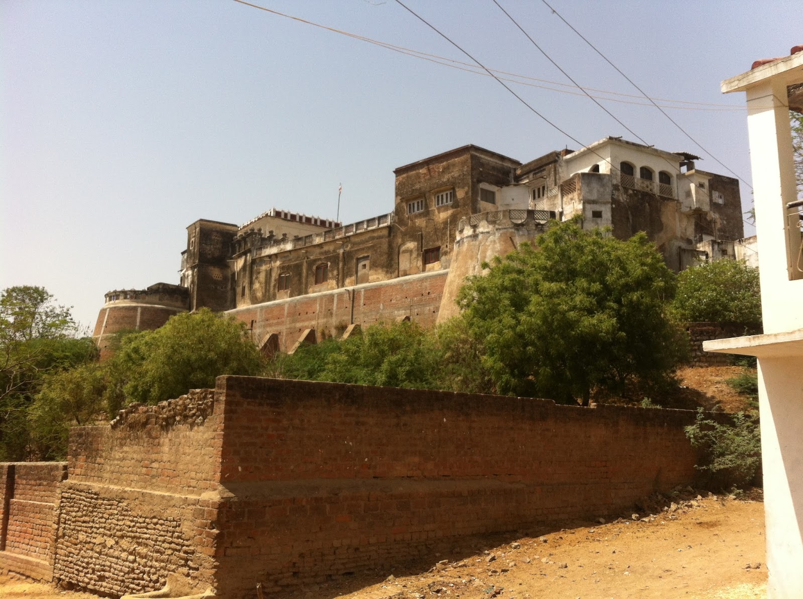 Spark-Plug/Jaywalker72: Motorcycling to Kalpi and Fort of Beri Hamirpur