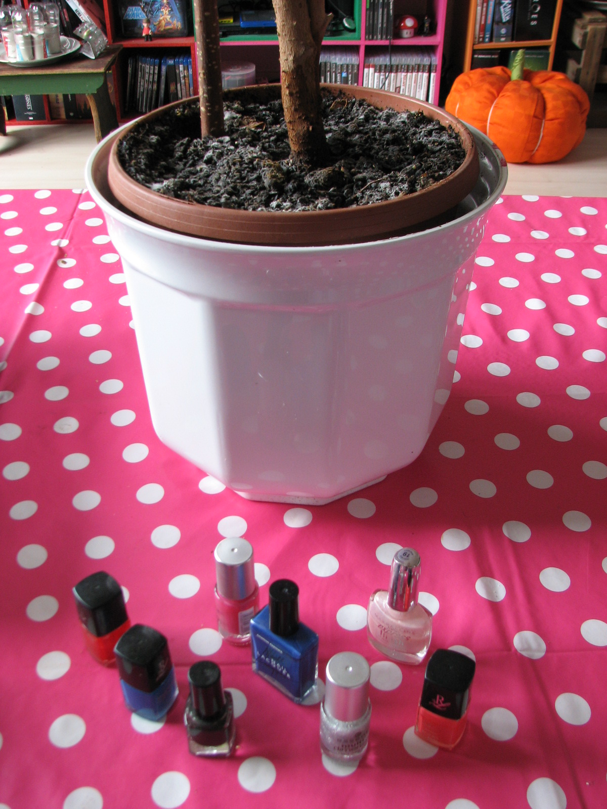 Bazooka Crafts: Quick Artsy Flower Pot Makeover