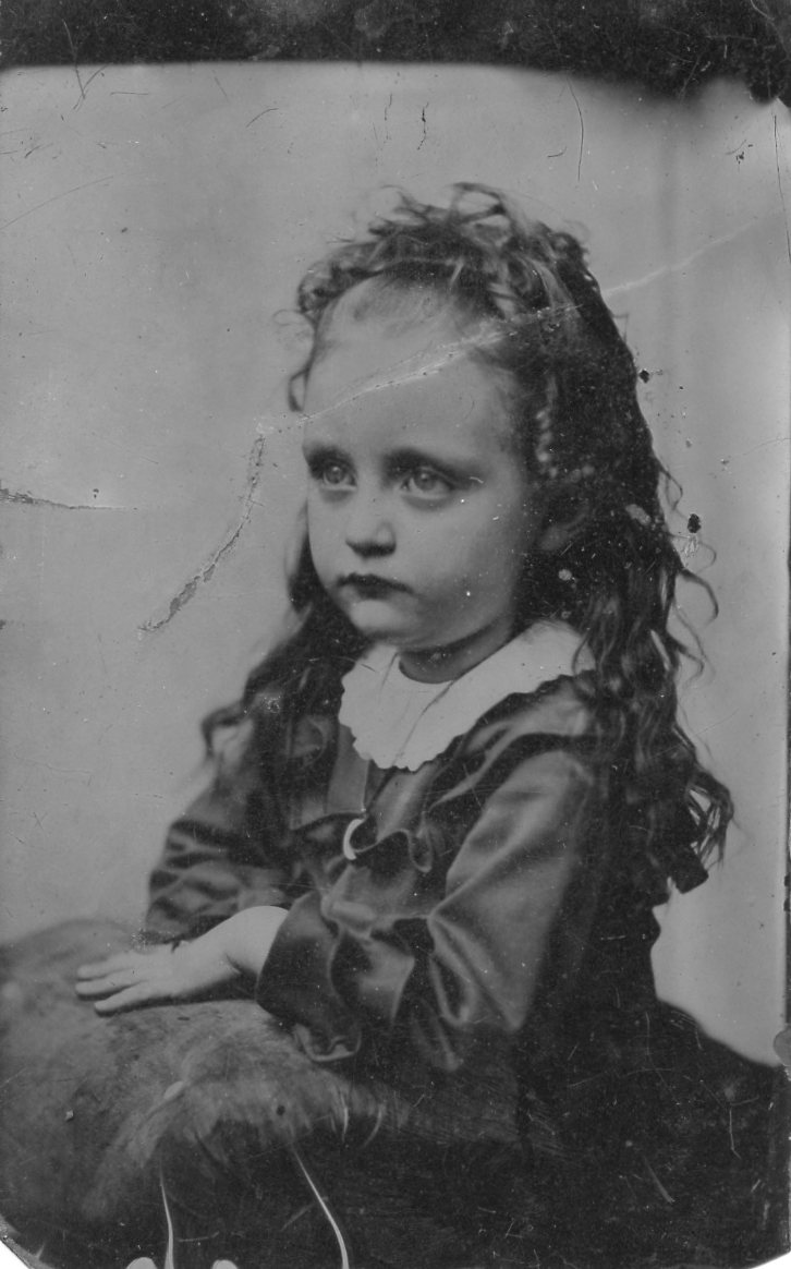 Helena's Scribbles: Creepy Victorian Children