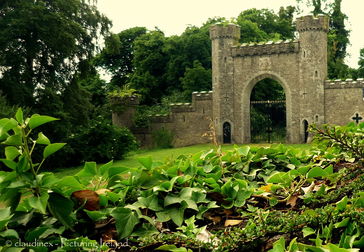 Picturing Ireland : Built on Rock´n´Roll: Slane Castle, Co. Meath