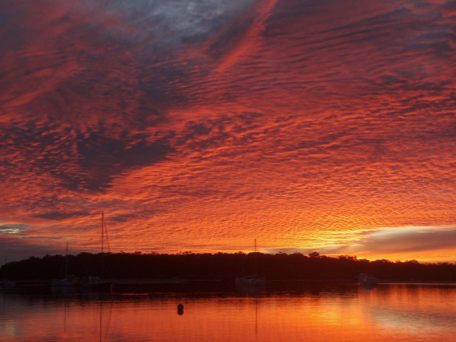 Mark + Di Cruising: Inskip Point to Gary's Anchorage (3rd to 6th June)
