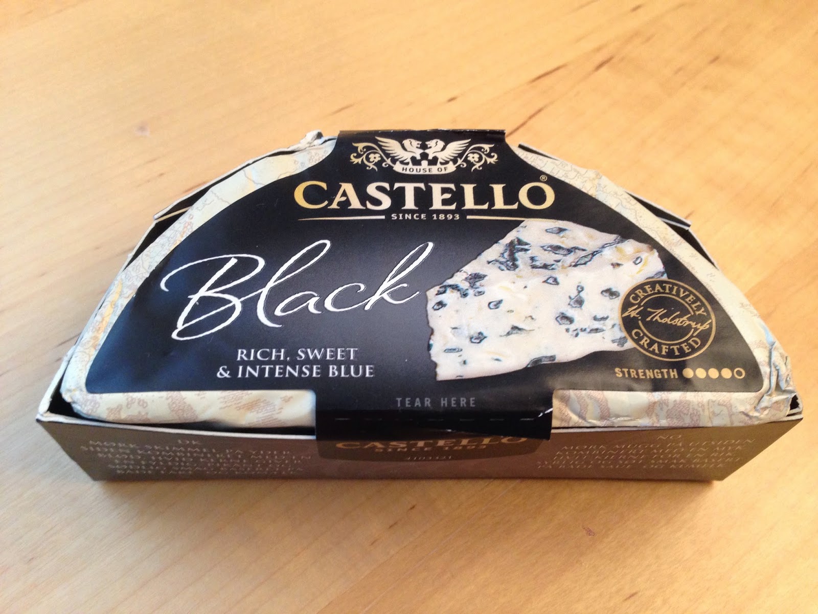 David Tastes Things: Cheese review No.3 - Castello Black