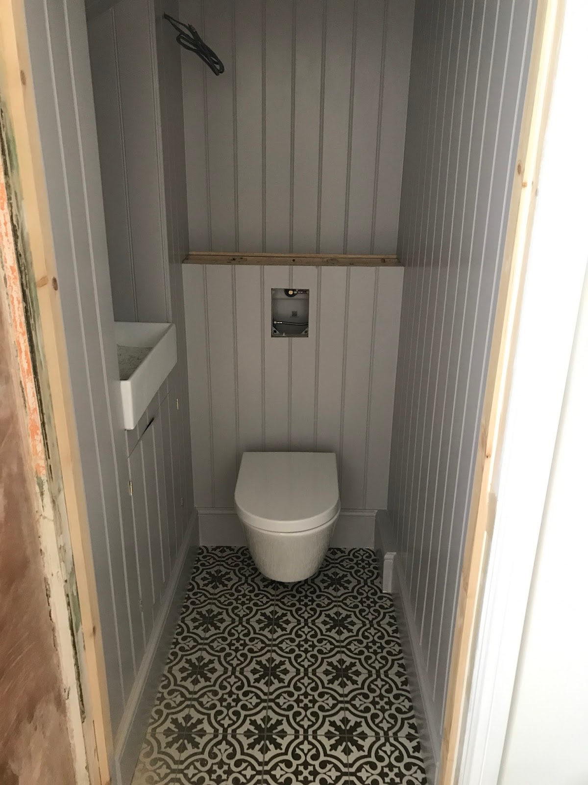 Makeover - Downstairs Cloakroom - Roses and Rolltops