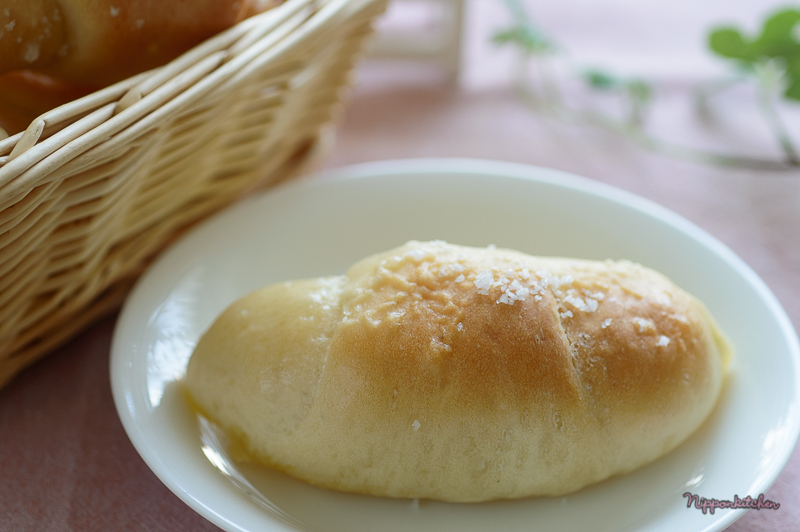 ขนมปังเกลือแบบญี่ปุ่น (Shio Pan) - Nipponkitchen