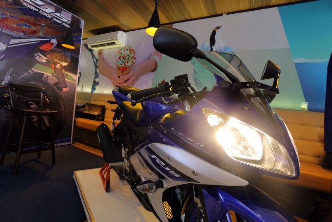 Yamaha YZF-R15 Ohlins Special Edition 2016 - Kredit Motor Yamaha