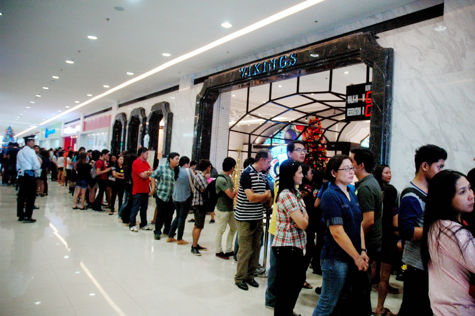 DUDE FOR FOOD: Food News: Vikings Invade SM Jazz Mall