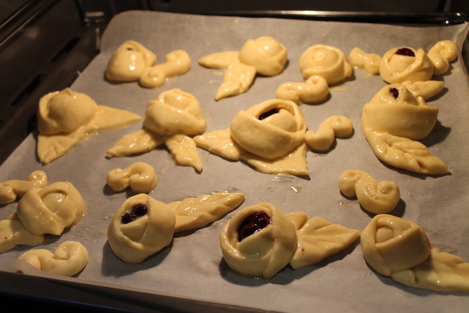 Pasiunea de a găti: Pateuri ,,Trandafiri cu dulceata"