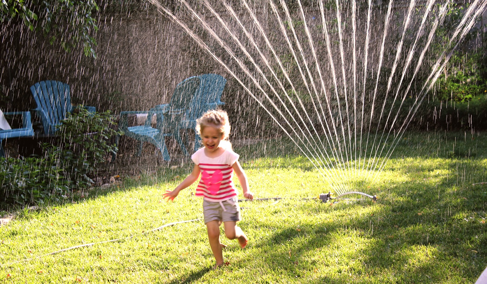 sas&sabs: Summer sprinkler fun