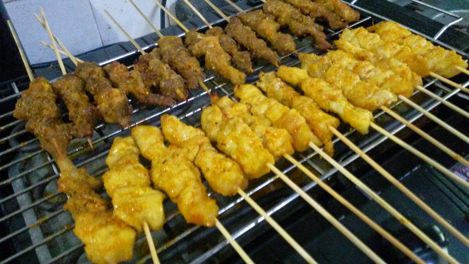 Cheq Da: Satay, nasi impit in da house...
