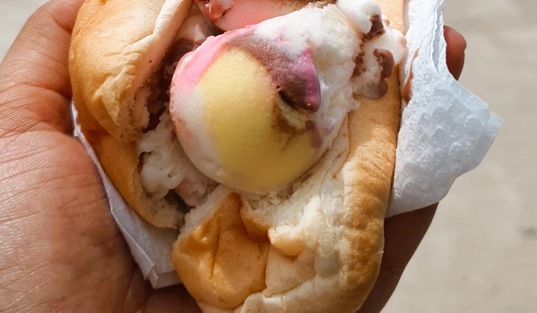 Wordless Wednesday : Ice Cream Roti Legend