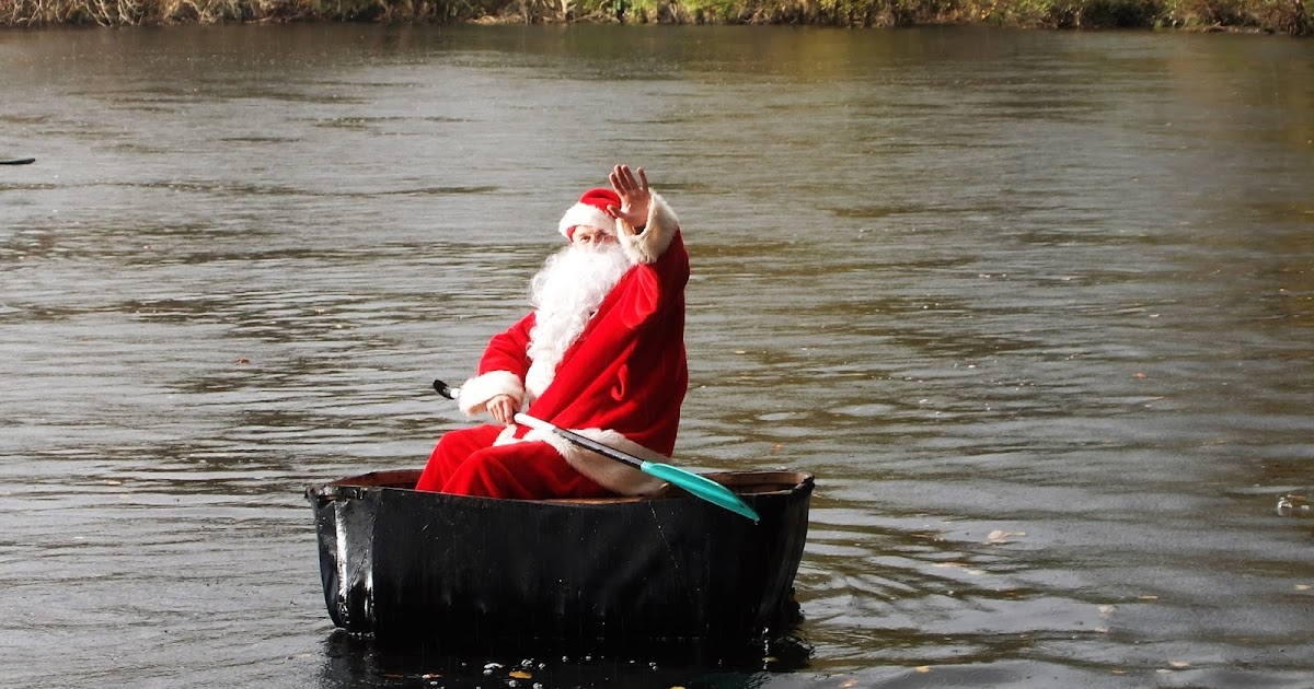 Llanblogger - news from Llangollen: Early sighting of Santa on the river