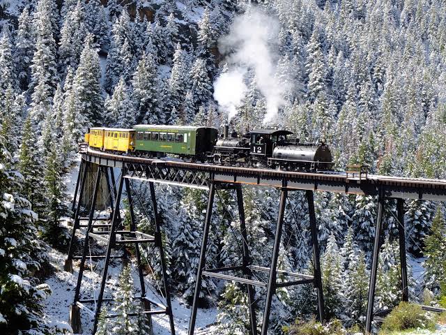 World's top 10 most dangerous railway tracks