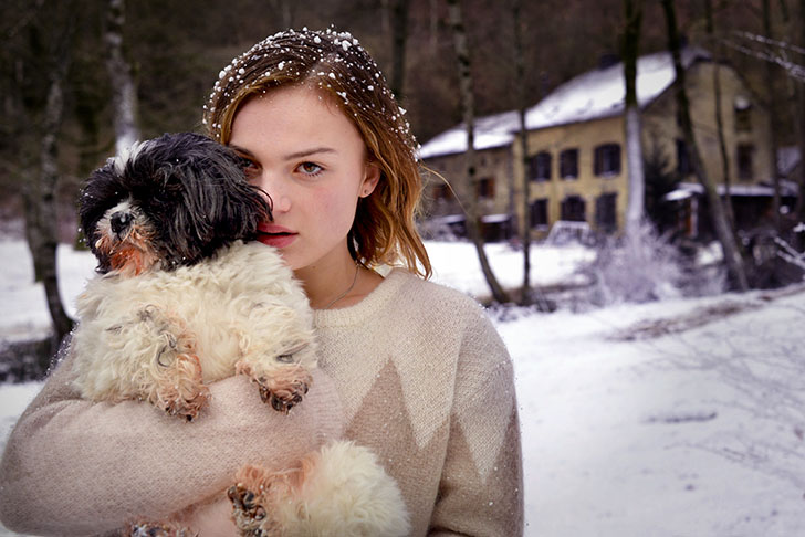 Imagens, trailer e poster anunciam chegada do terror holandês 'Vals'