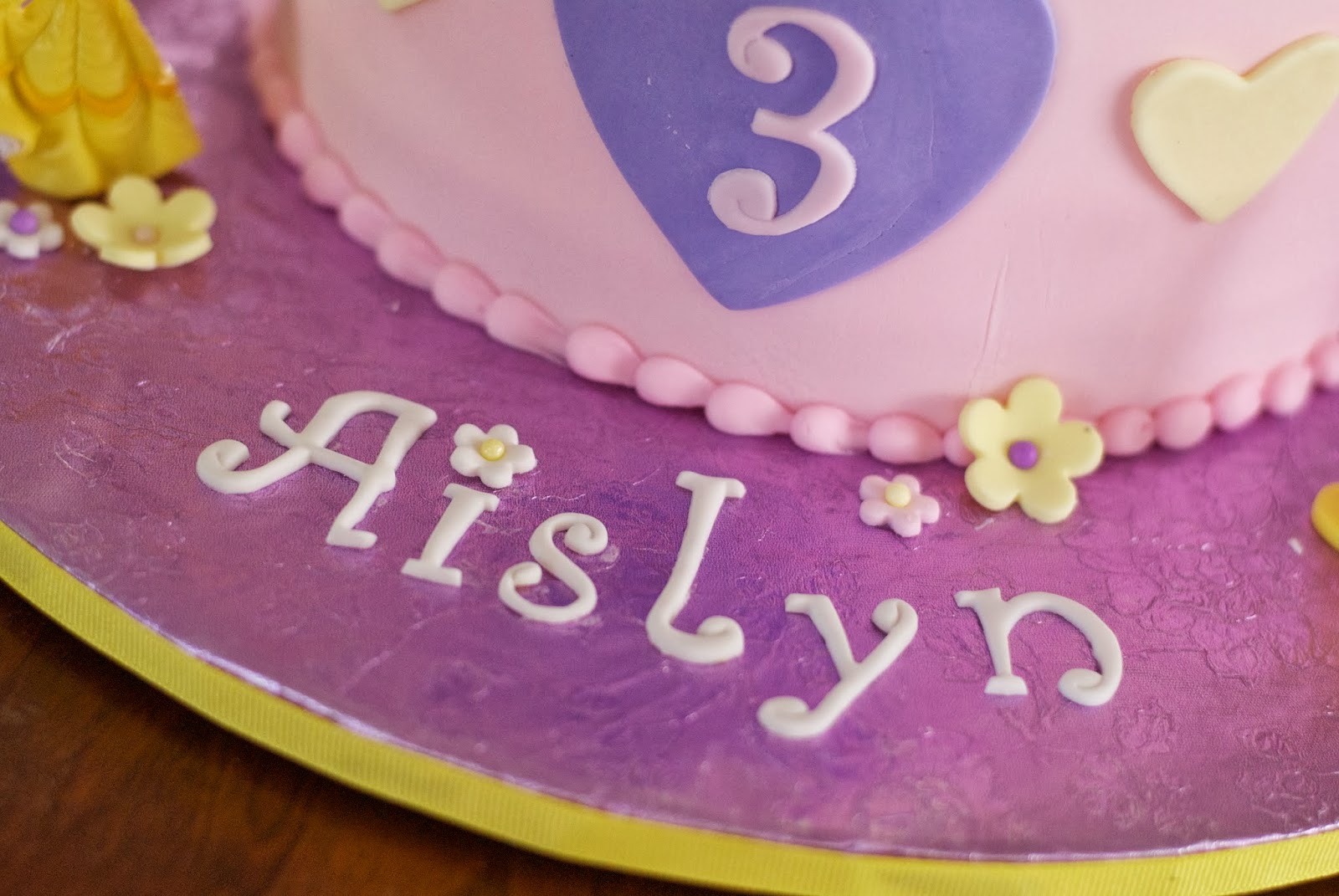 Country Cupboard Cakes: Hearts and Princess'