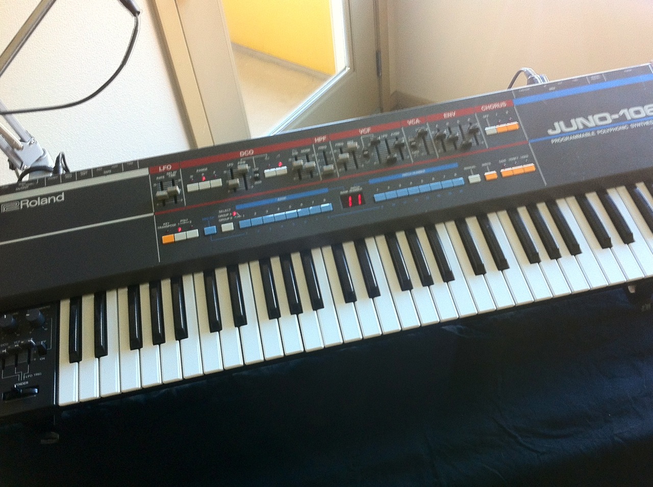 MATRIXSYNTH-P: Roland Juno-106 With Custom Maple Panels