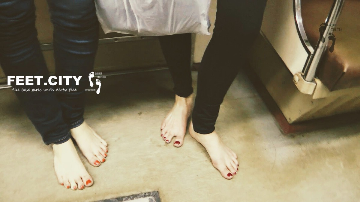 Dirty Feet in the Winter in the Subway #1 👣 BY FEET.CITY