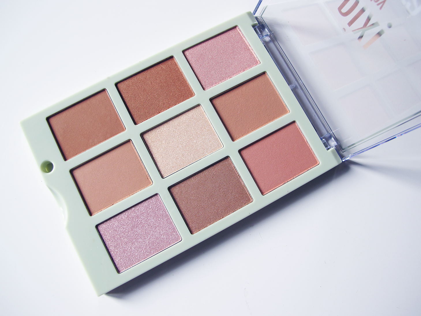Fashion & Beauty Now: Un maquillaje veraniego perfecto con Pixi Beauty