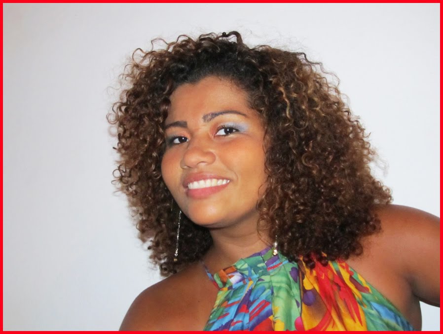 Simone Costa, se apresenta no Samba in Sete