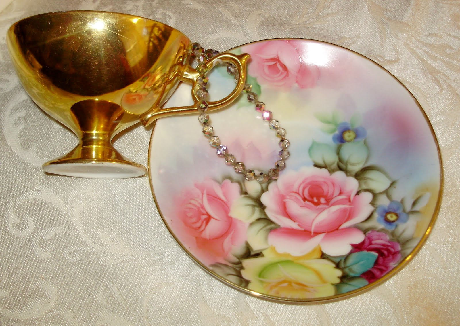 Martha's Favorites: ROSES ARE RED, PINK OR GOLD - TEA CUP TUESDAY