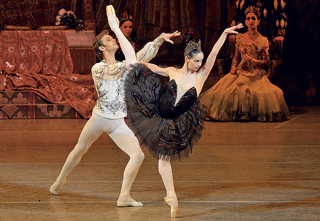 Cecilia Bazzotti Ballet: O Lago dos Cisnes