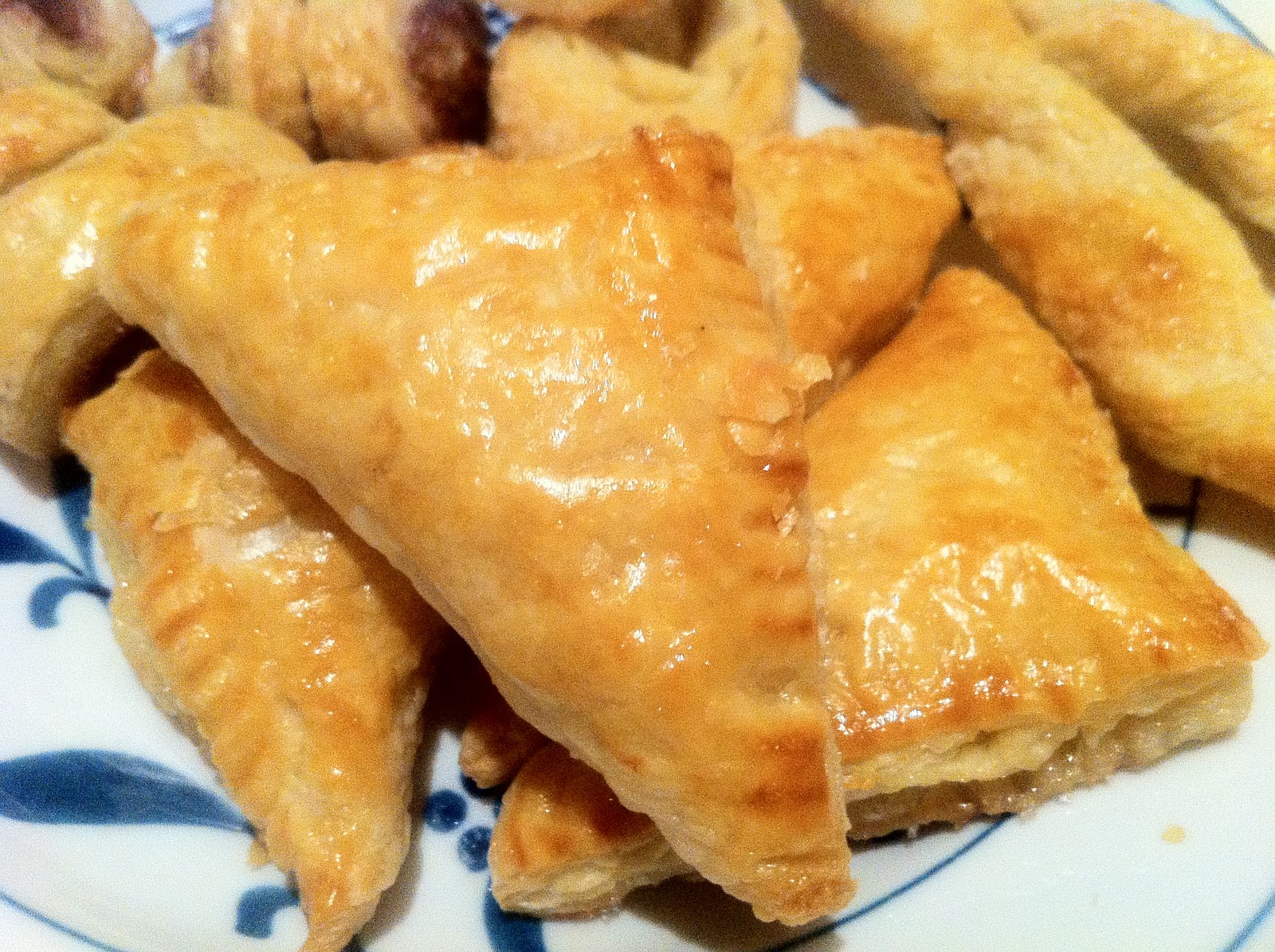 YSABELA IS YUMM: CHEESE PUFFS