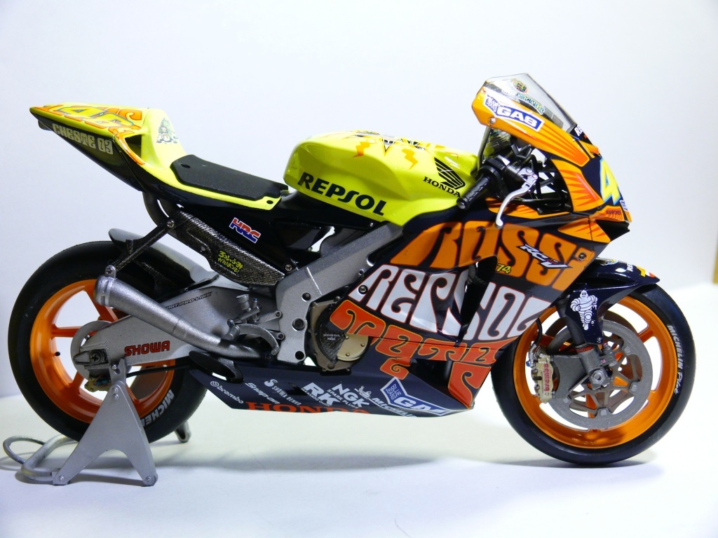 MyM. Maquetas y Motos: Honda RCV 211 Repsol Cheste '03