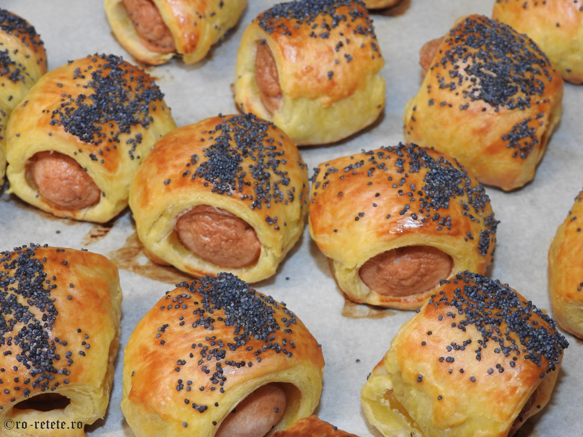 Retetetraditionaleromanesti.ro: Carnaciori in foietaj