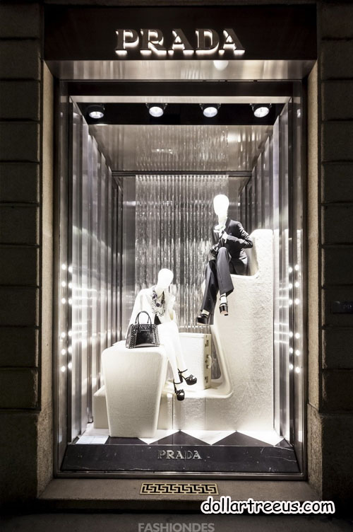 newsforbrand: Prada 2012 Christmas window design