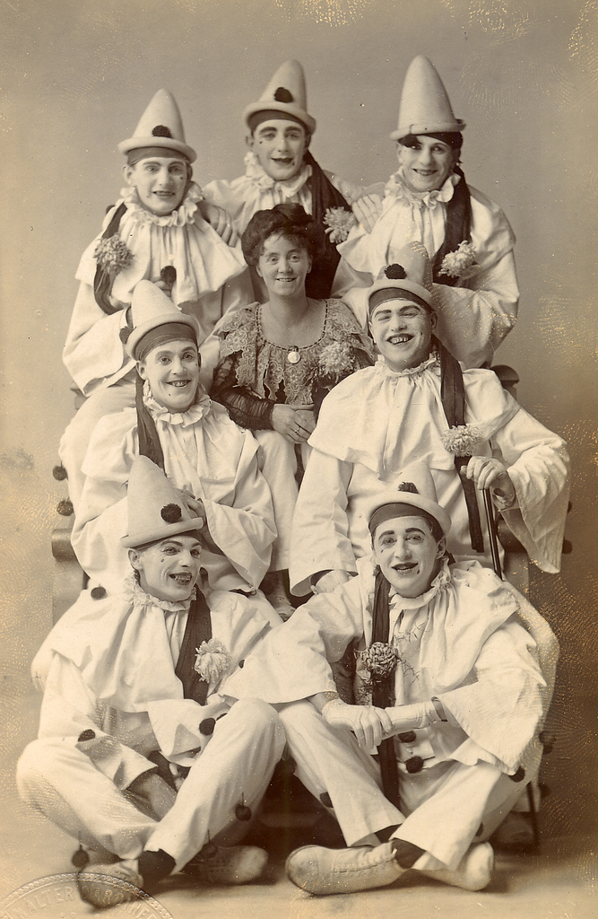 27 Hilarious Vintage Photos of People Dressed in Pierrot from the Early ...