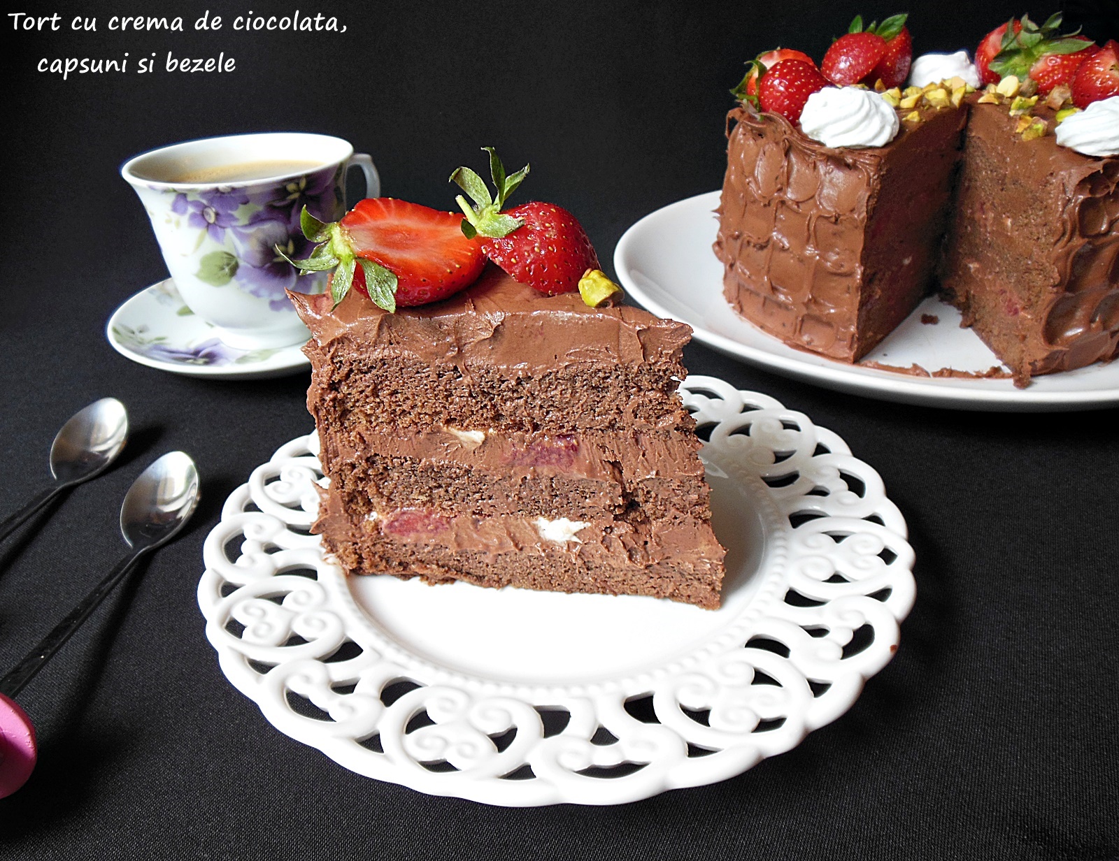 Rocsy in bucatarie: Tort cu crema de ciocolata, capsuni si bezele