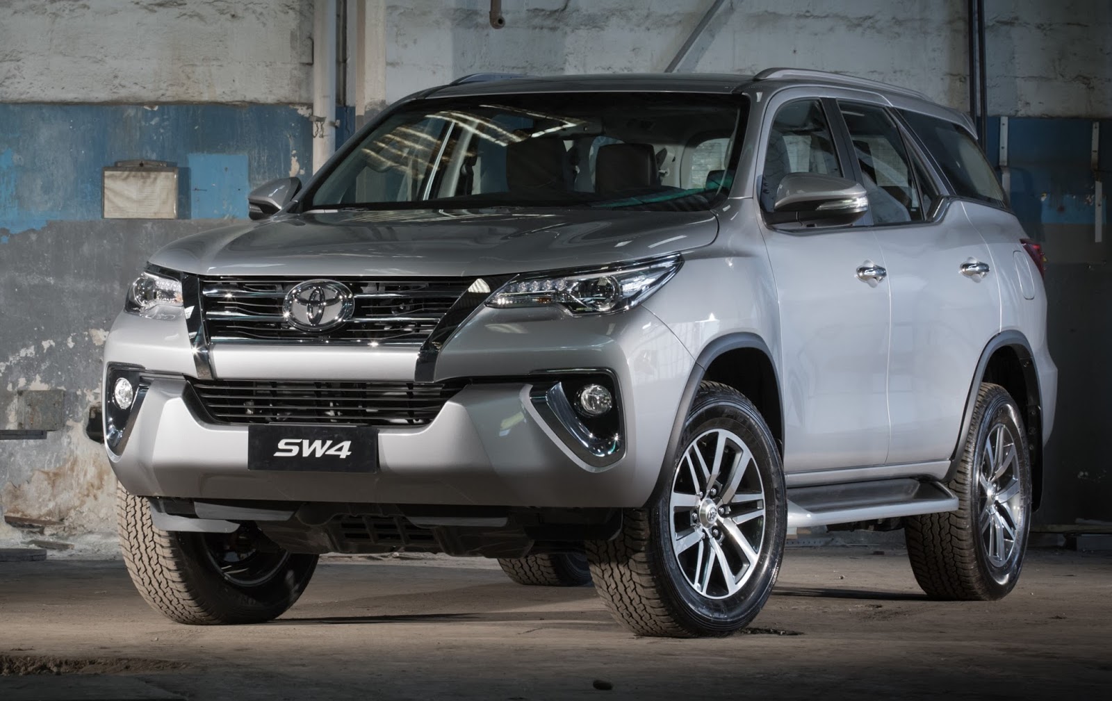 Nova Toyota SW4 é apresentada, partindo de R$ 205 000