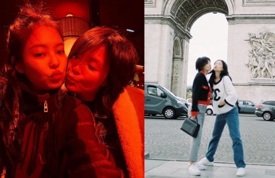 Jennie posts photos with her mother for Mother's Day