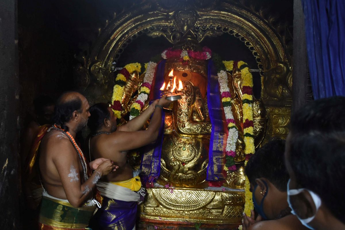 Karthigai Deepam Panthakal Function: Friday, November 19, 2021 ...