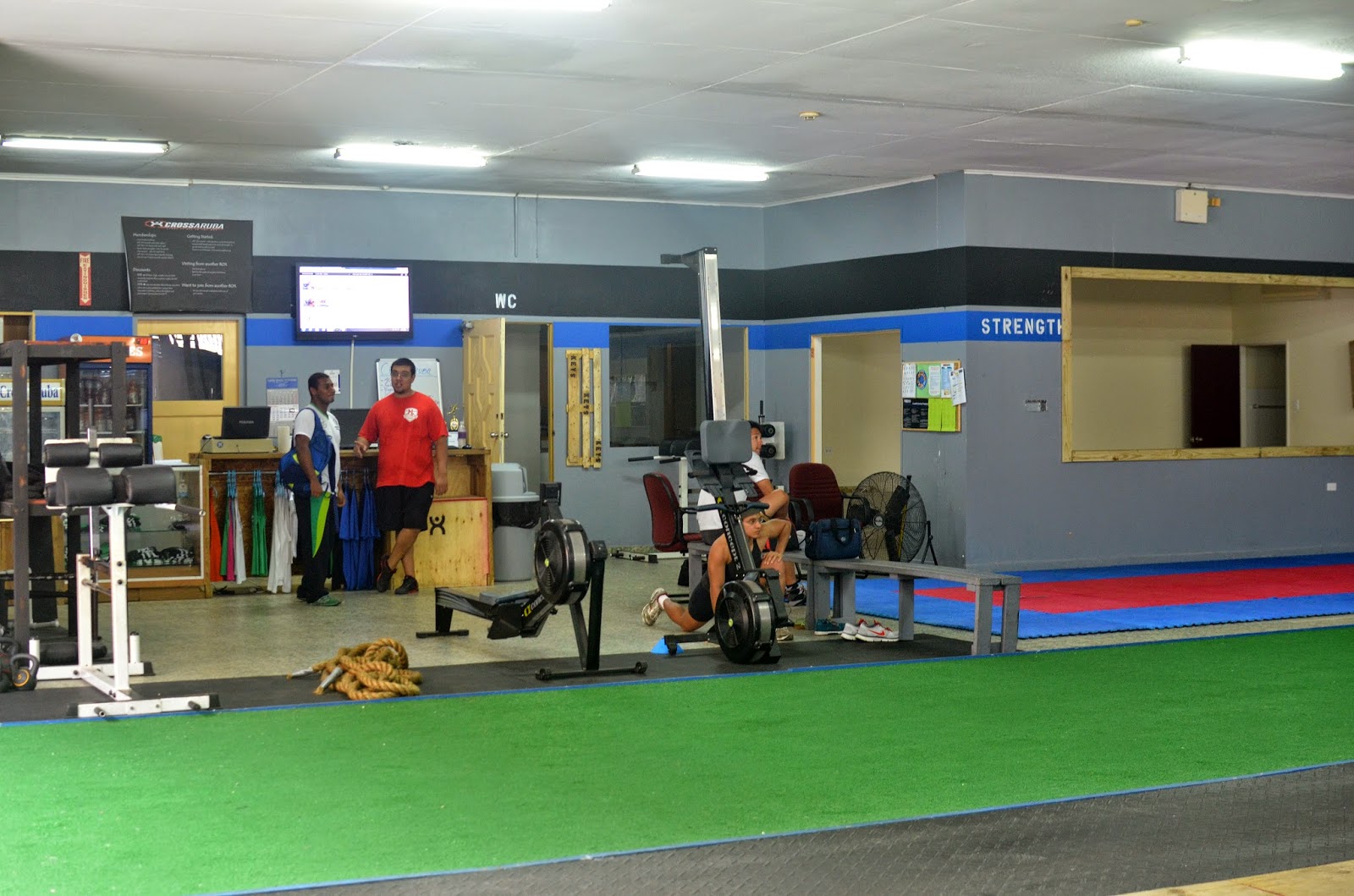 Jes' CrossFit Blog: Cross Aruba / Muscles & Lungs CrossFit